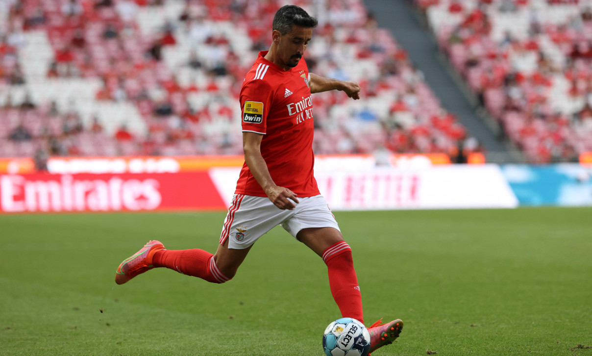 A falta de pedalada de André Almeida no treino aberto do Benfica que ...